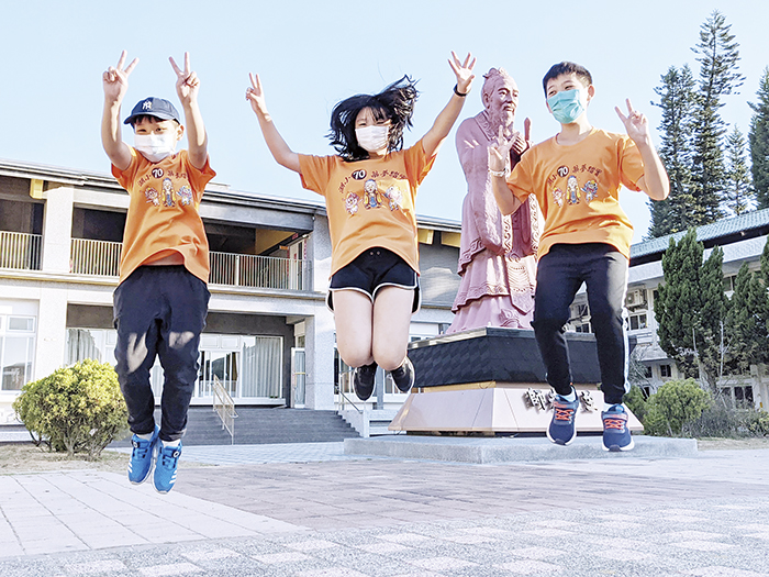 My Savvas Training - 可愛史乳比ppt 背景